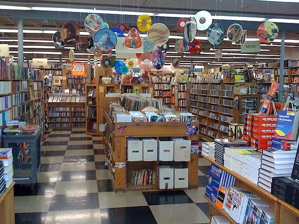 Half Price Books - Crossroads in Bellevue, WA | LibraryThing